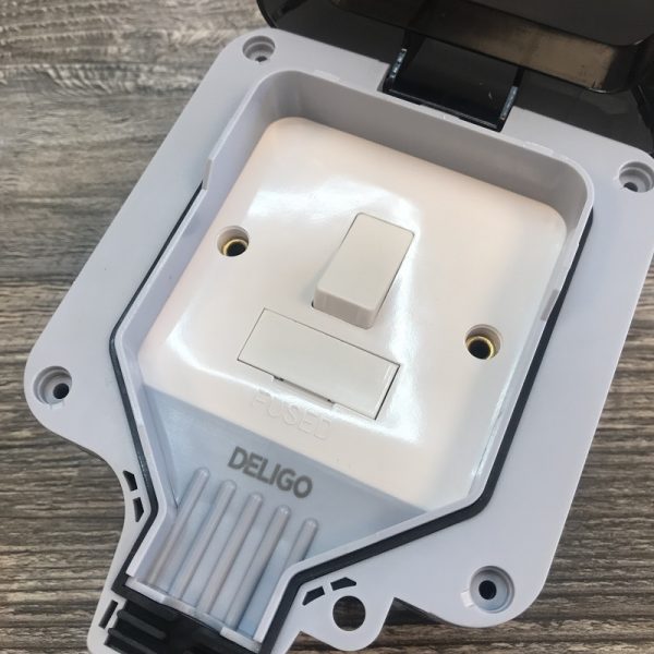 Deligo 1 Gang 13A Switched Fused Spur IP66 Switched Weatherproof Socket ... Deligo 1 Gang 13A Switched Fused Spur IP66 Switched Weatherproof Socket ...